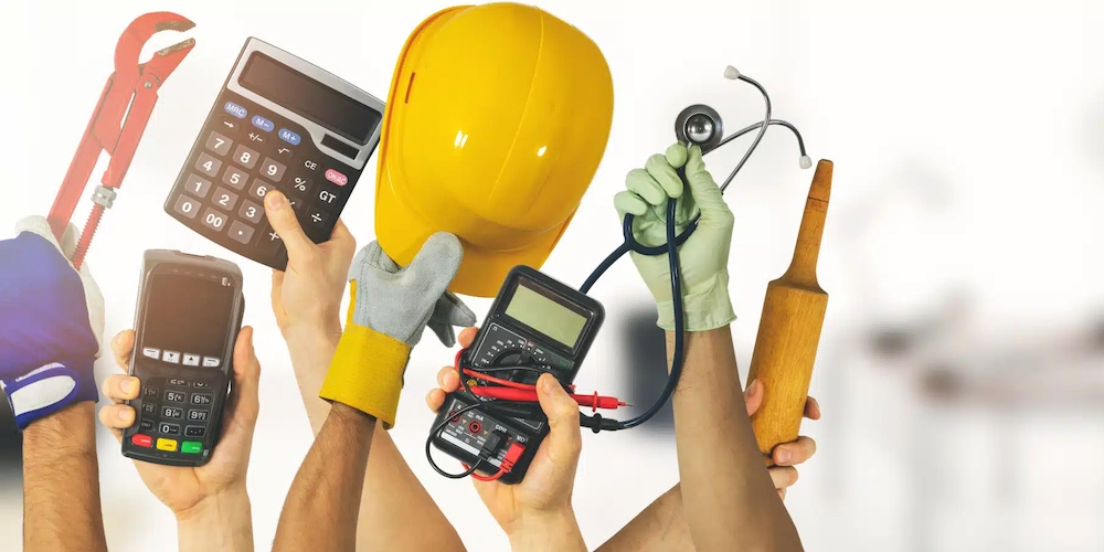 Deskless Workers are 80% of global workforce and need more tech. | Blog ...